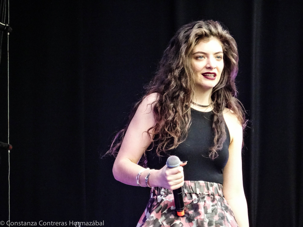 Lorde debuts new single at NYC concert